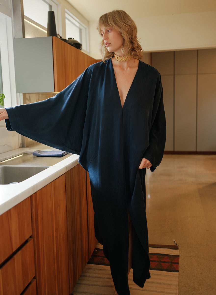 ROYAL V DRESS – CALI by CALi DREAMiNG